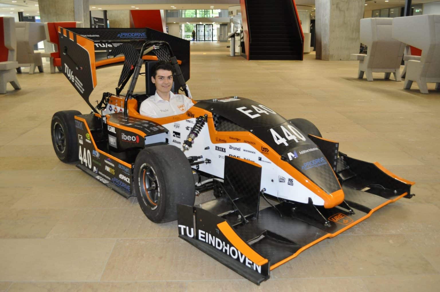 Master Students make their own inverter for the URE race car powertrain